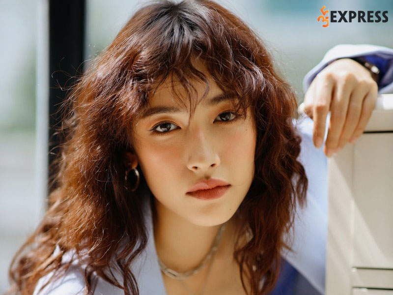 Tung poster MV comeback với nam thần giấu mặt, Cara khiến dân tình đứng ...