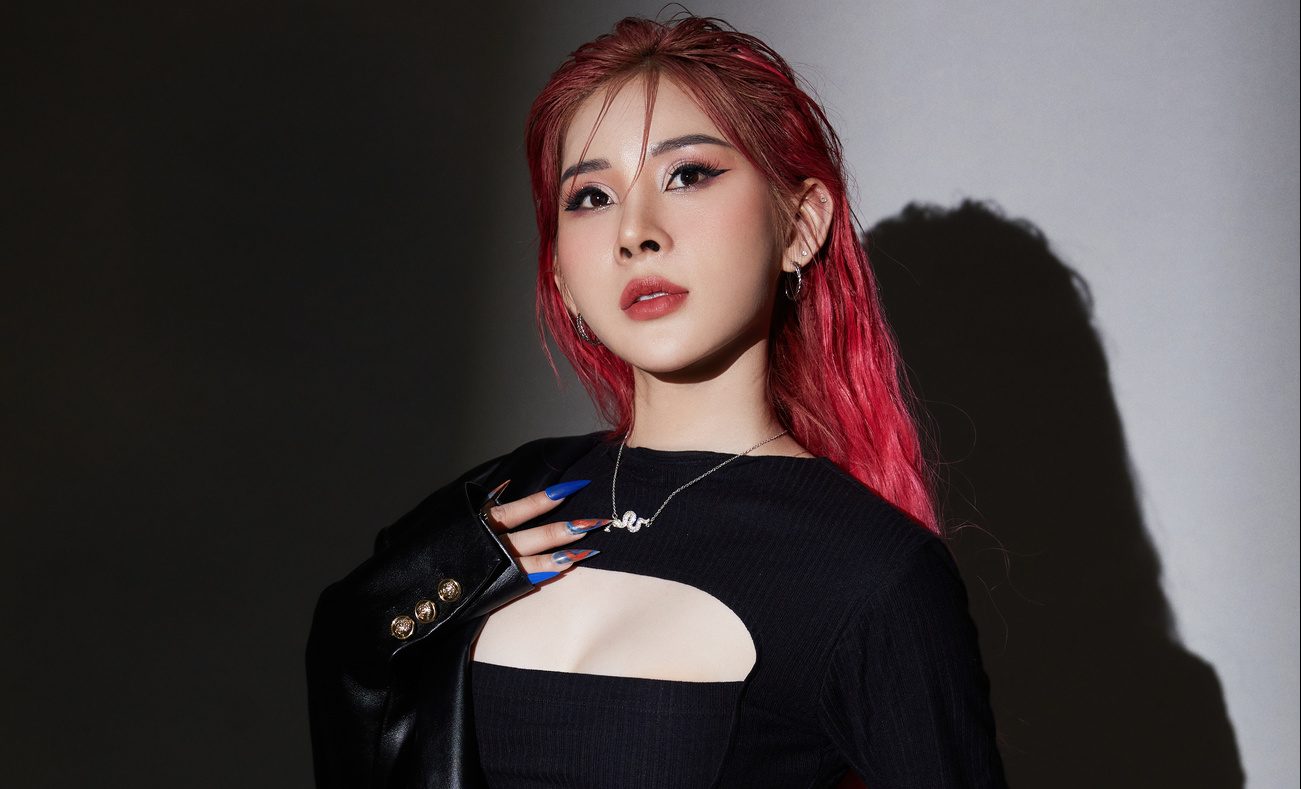 DJ T-Tina đầy sức sống với bộ ảnh mới chào đón năm 2023 - Toptrending.vn